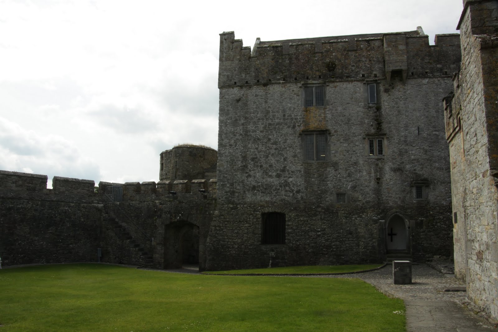 Peach and Thistle: Ireland! Cahir Castle