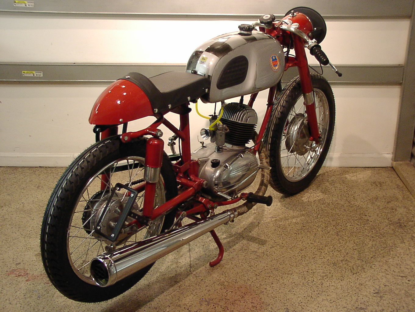 Fast is fast...: Benelli 125.