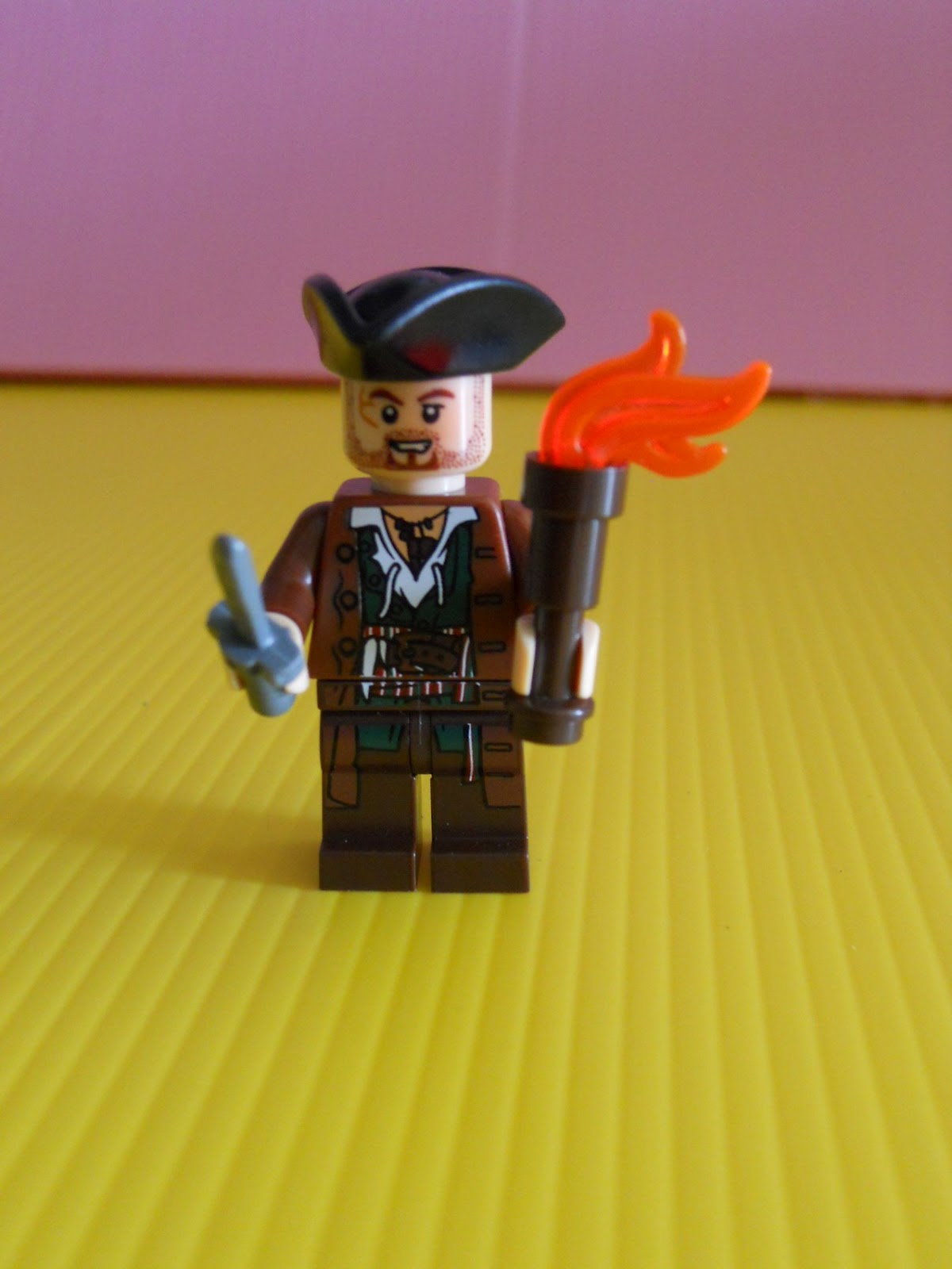 Dexters Diecasts (DexDC): Lego Pirates of the Carribean Minifigure ~ Scrum