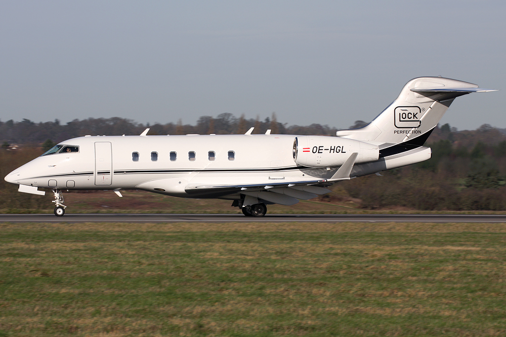 WORLD AIRCRAFT IMAGES by Terry Wade: OE-HGL CL30 EGGW (London Luton) 28 ...