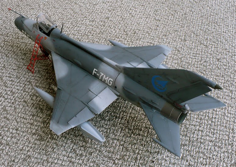 The Great Canadian Model Builders Web Page!: Chinese F-7 MG