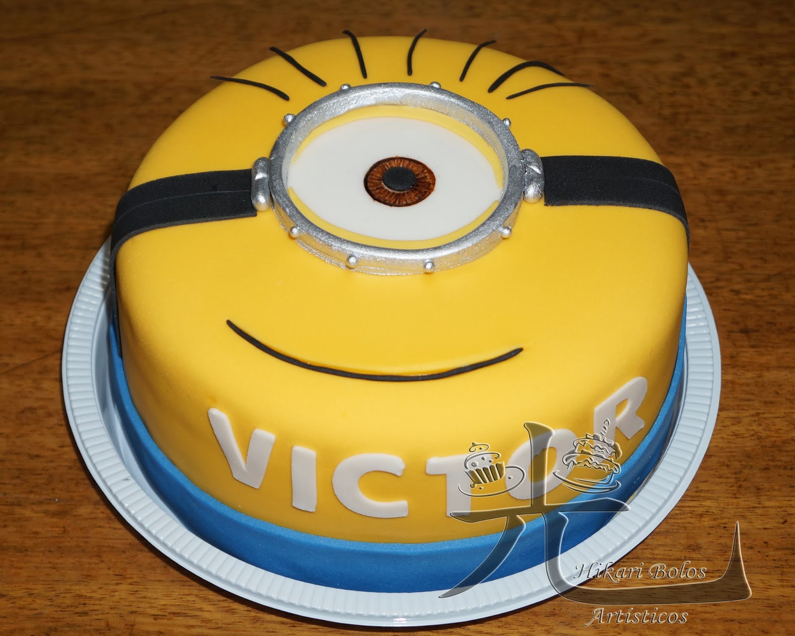 Bolo Minions e cup cakes! - Hikari Bolos Artísticos