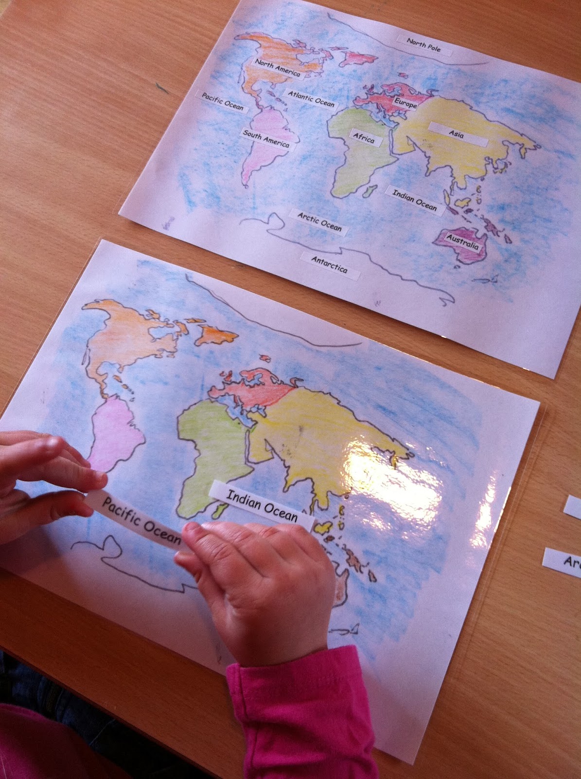 The Guilletos Playful Learning: Continents and Oceans Maps