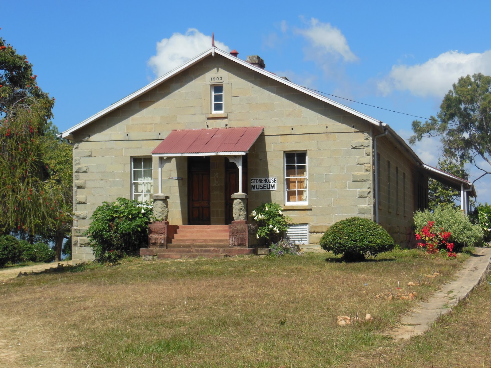 Leo in Malawi: Livingstonia - Buildings