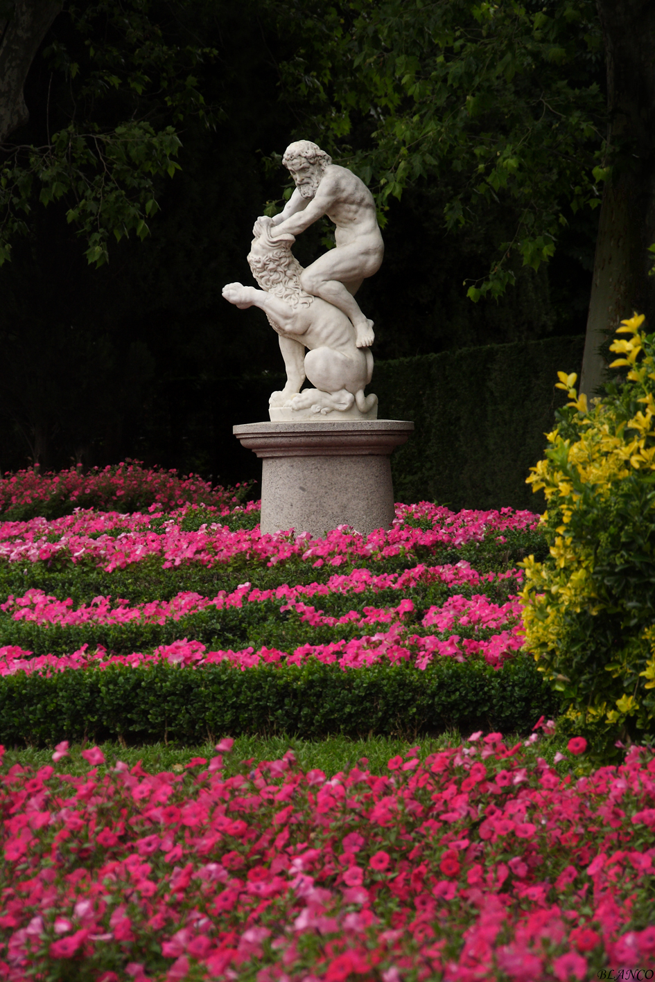 Madrid en Foto: Parque del Retiro: Estatua de Hércules y el León de Nemea.