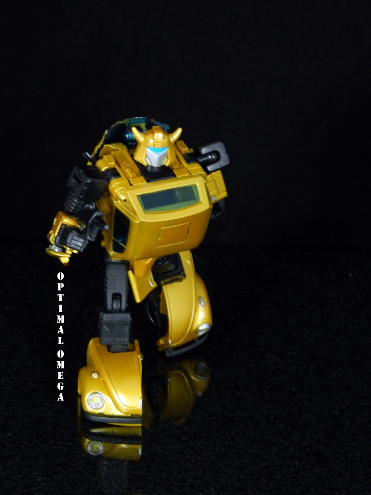 Optimal Omega's Transformers: Masterpiece G2 Bumblebee