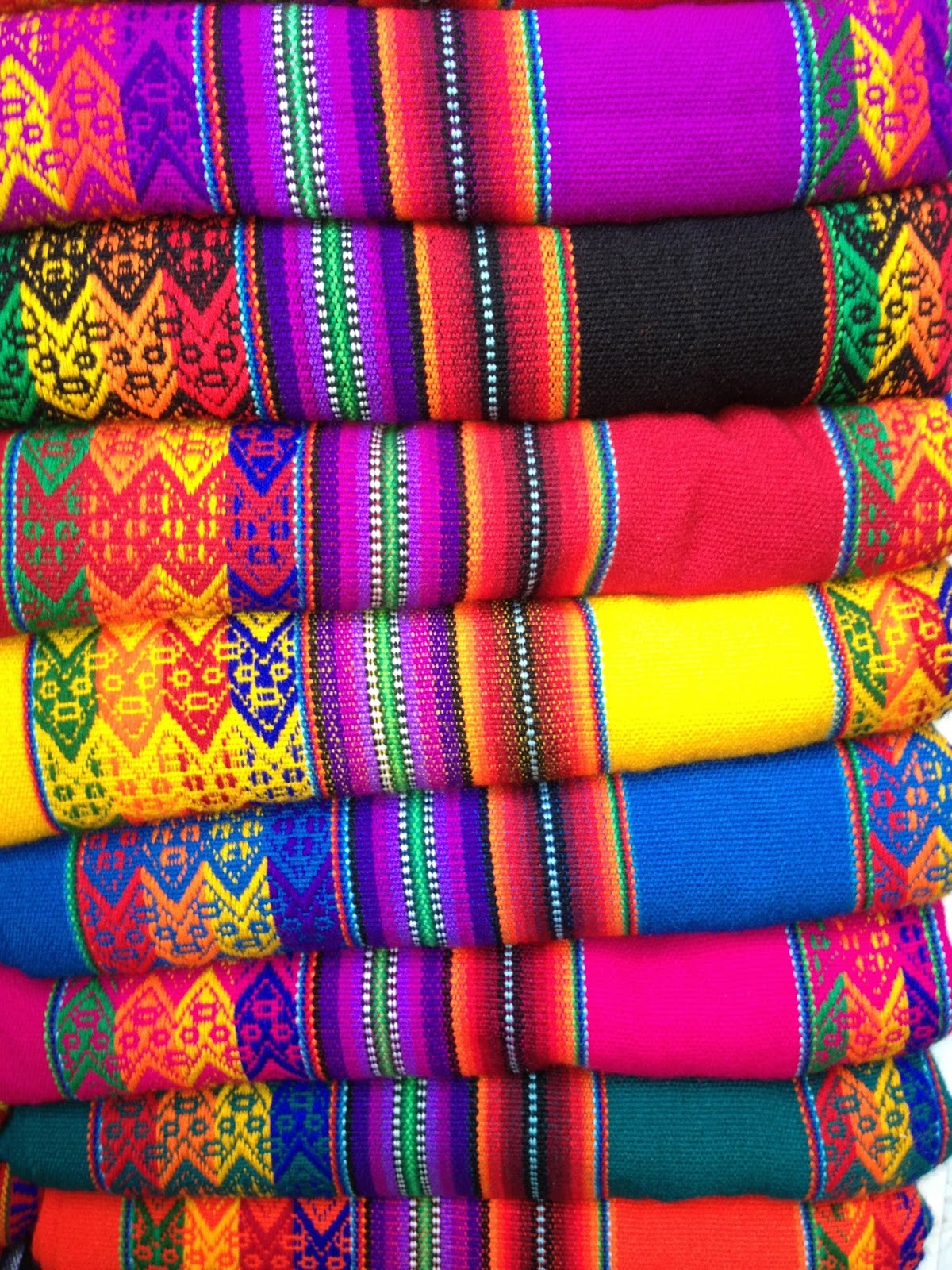 Lynda Loves Lima: THE FABRICS,TEXTURES, COLORS, PAINTINGS, AND POTTERY ...