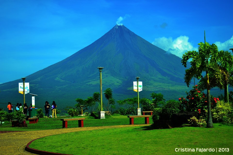 Tales of a Pinay Traveler and Dream Chaser :): Albay Tour : Magayon