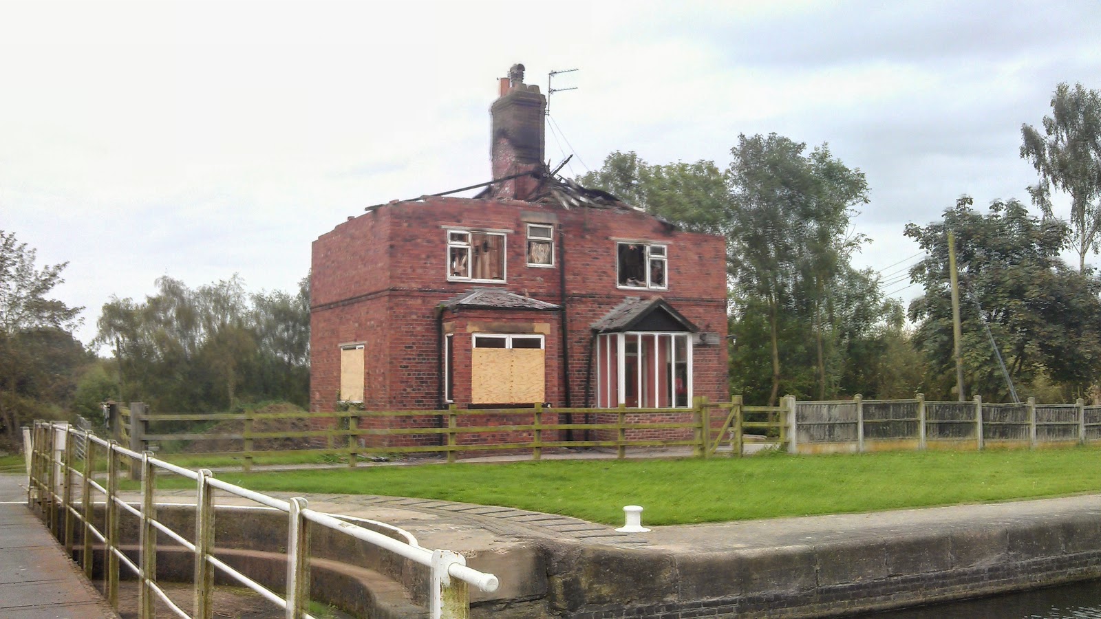 Moonshine : Sykehouse Lift Bridge and new Blue Lights