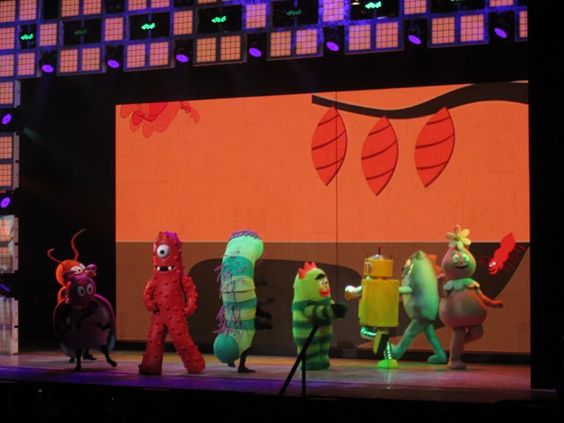 Logan and Kalia's Blog: Yo Gabba Gabba Live 2011