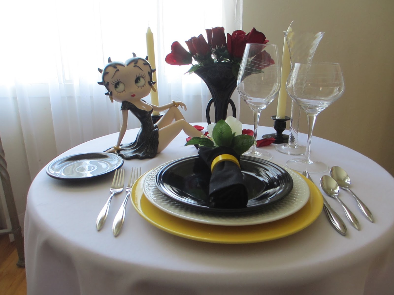 Table for One: Lunch with Betty Boop Table