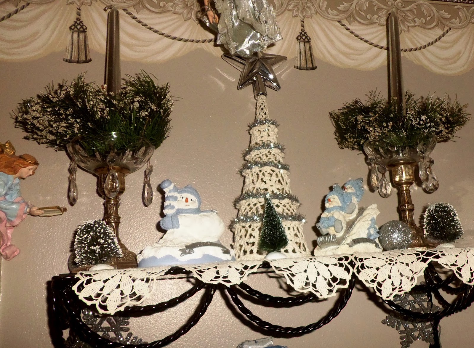 A DEBBIE-DABBLE CHRISTMAS: Christmas in the Powder Room, Christmas Home ...