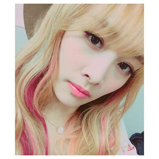 Our Nikori!: [Twitter/ Instagram] Pink/Blonde Selcas
