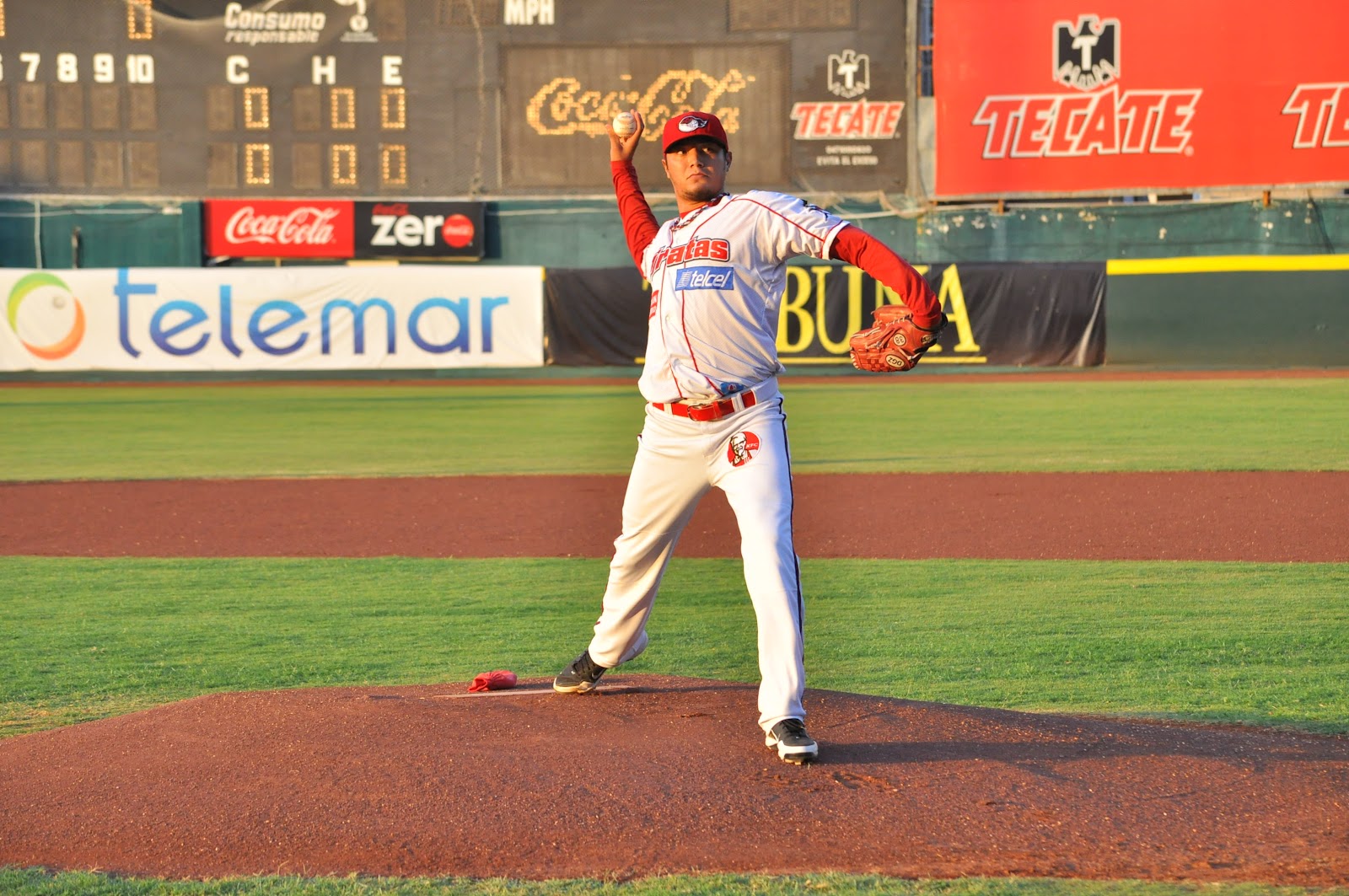 BEISBOL CAMPECHANO: * HÉCTOR VELÁZQUEZ SE MANTIEN INVICTO Y CONSIGUIÓ ...