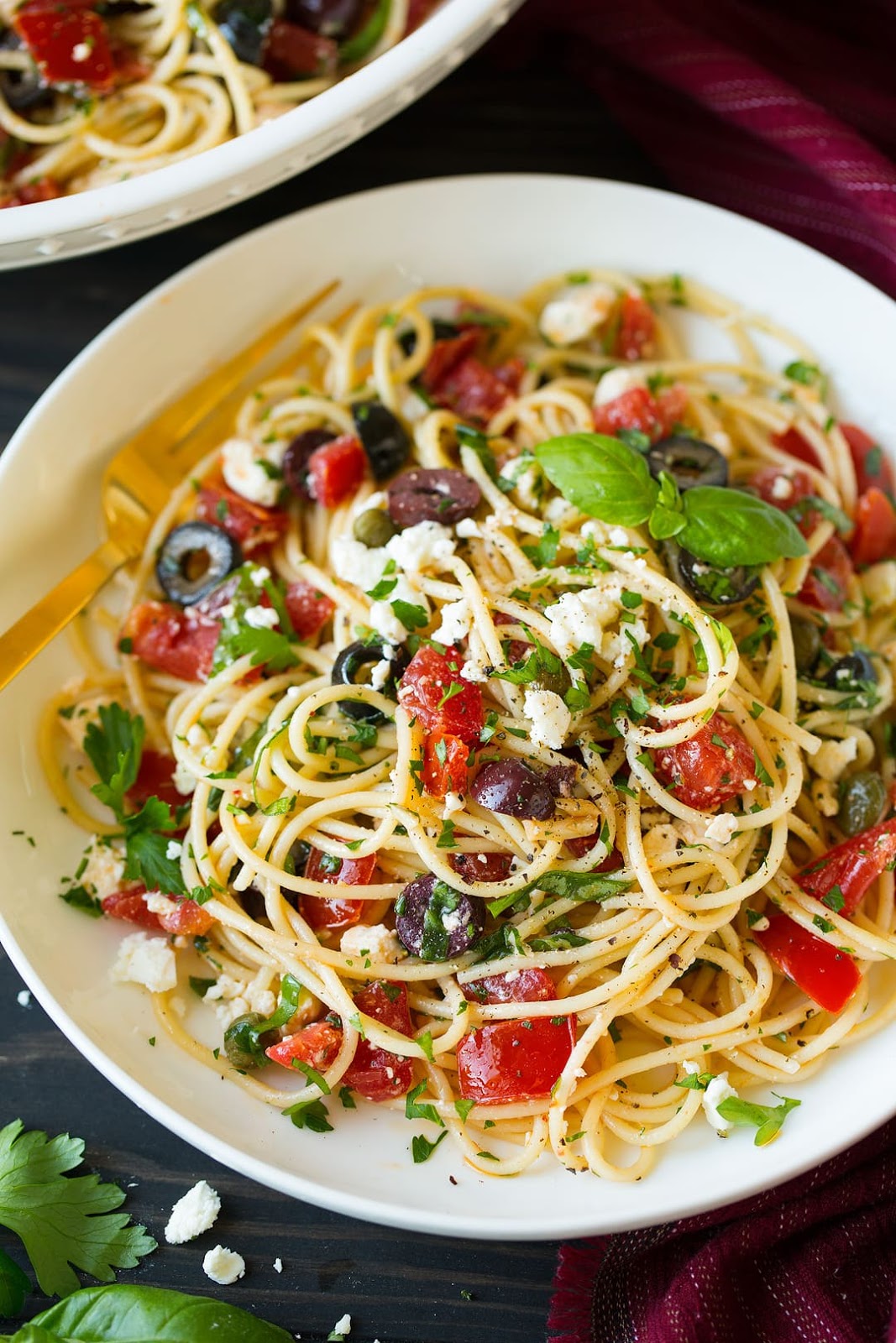Garlicky Greek Spaghetti Toss #garlic #dinner #healthyrecipes #food #easy