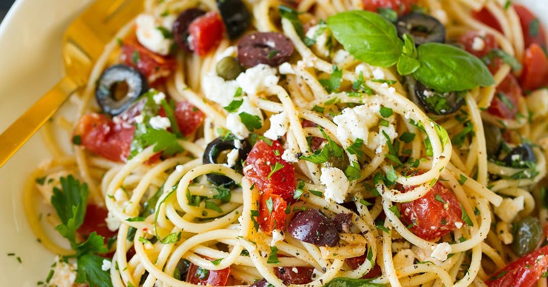 Garlicky Greek Spaghetti Toss #garlic #dinner #healthyrecipes #food #easy