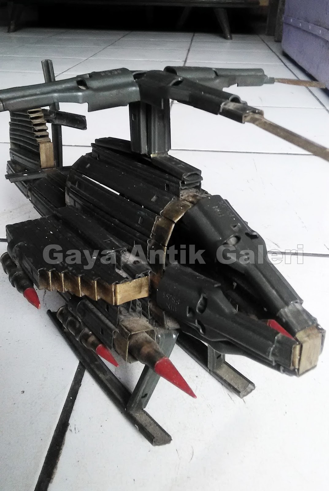 Gaya Antik Galeri : Miniatur Unik Helli Tempur Bahan Selongsong Plat ...