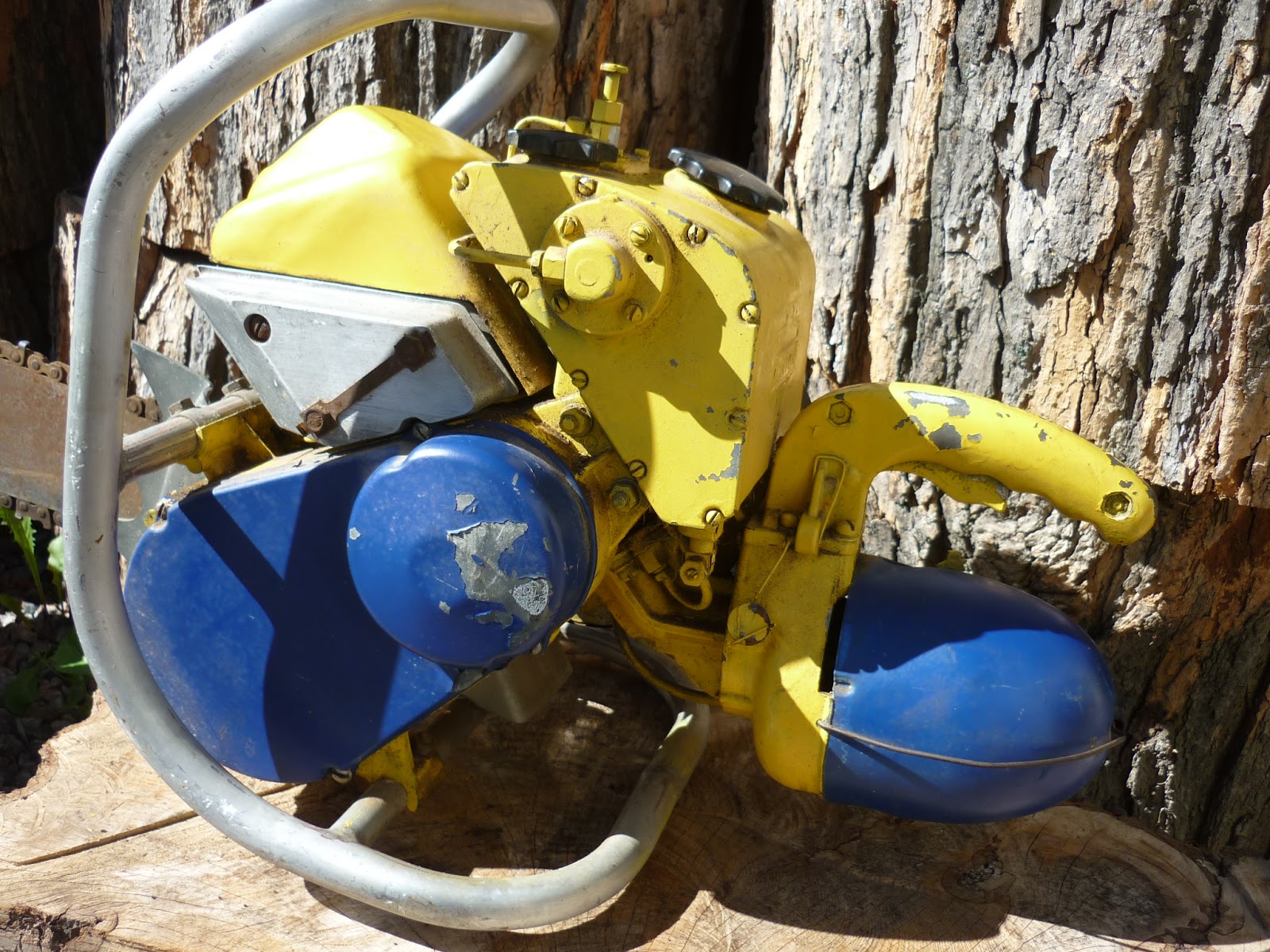 VINTAGE CHAINSAW COLLECTION: CLINTON CS323.