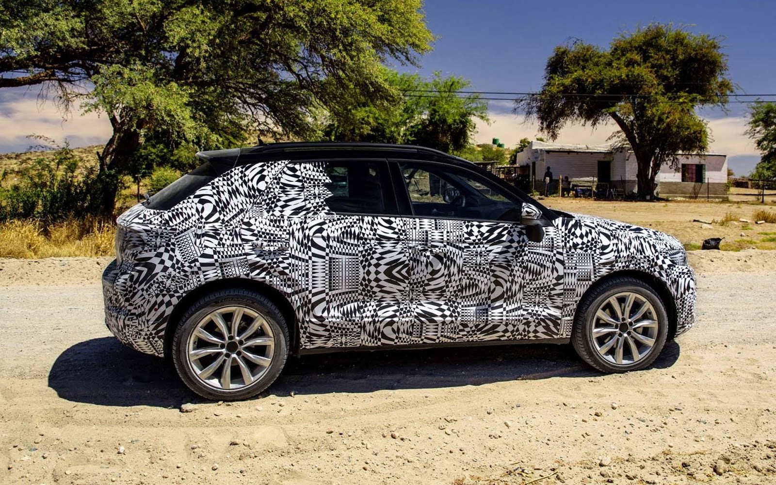 VW Golf T-ROC [SUV]: fotos, preços e especificações