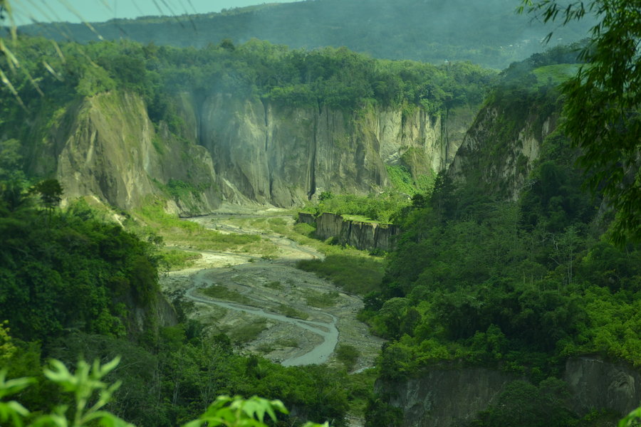 EKOGEO: LEMBAH : NGARAI CURAM DI PERMUKAAN BUMI