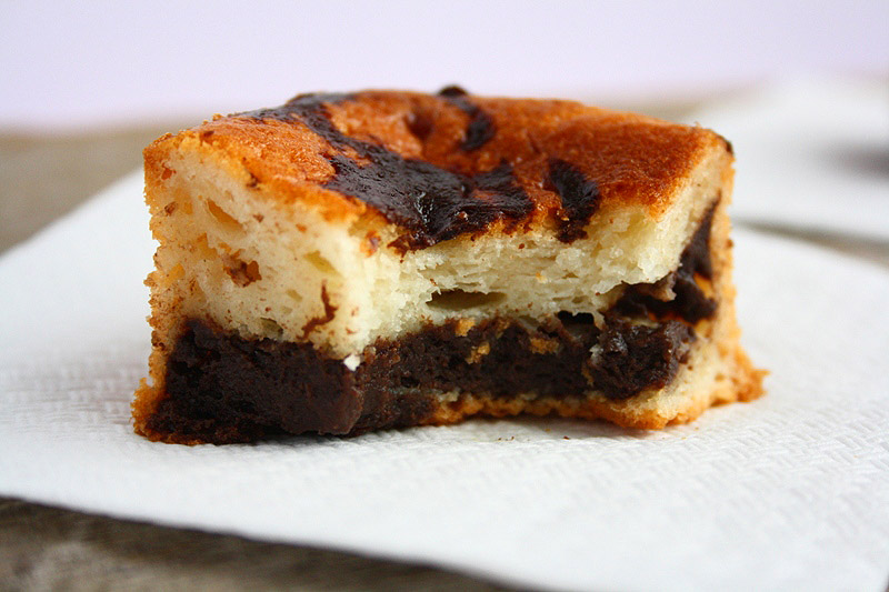 collecting memories: Vanilla Cake with Chocolate Fudge Layer (low-fat)