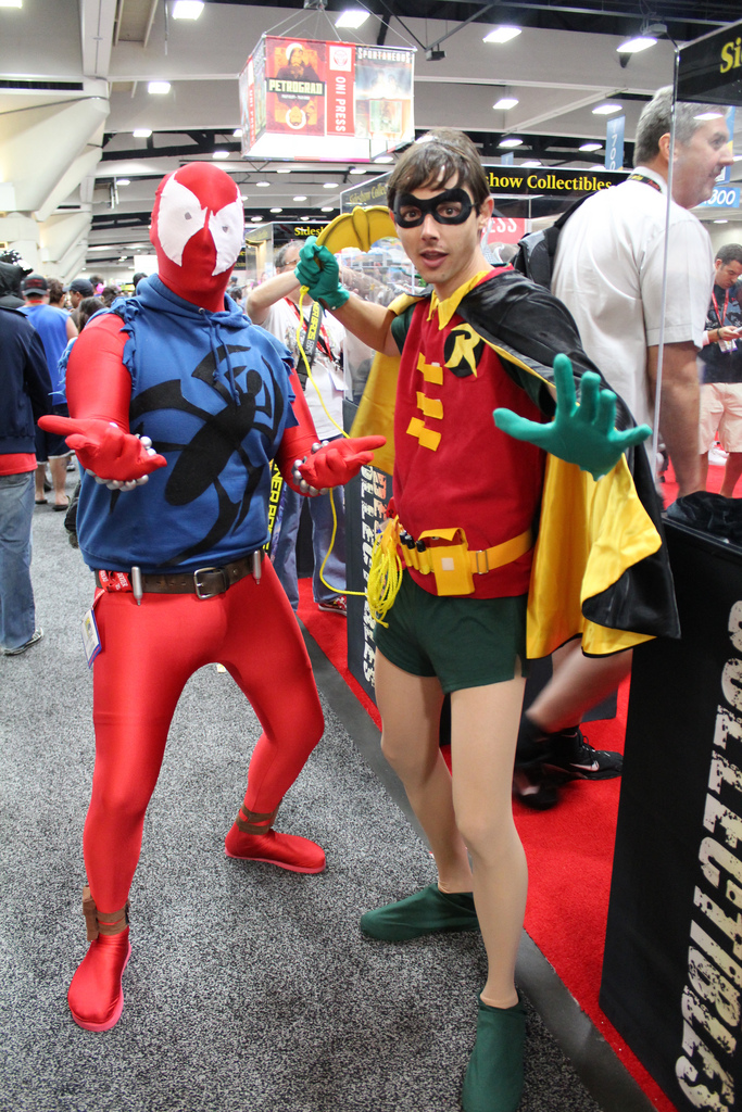 Robin Cosplayers – Captured Heroes