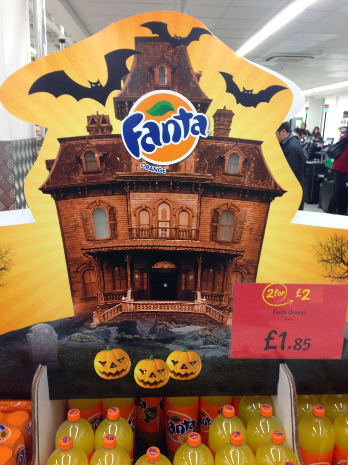 MESH IN-STORE INSPIRATION: Fanta Halloween Spotted!