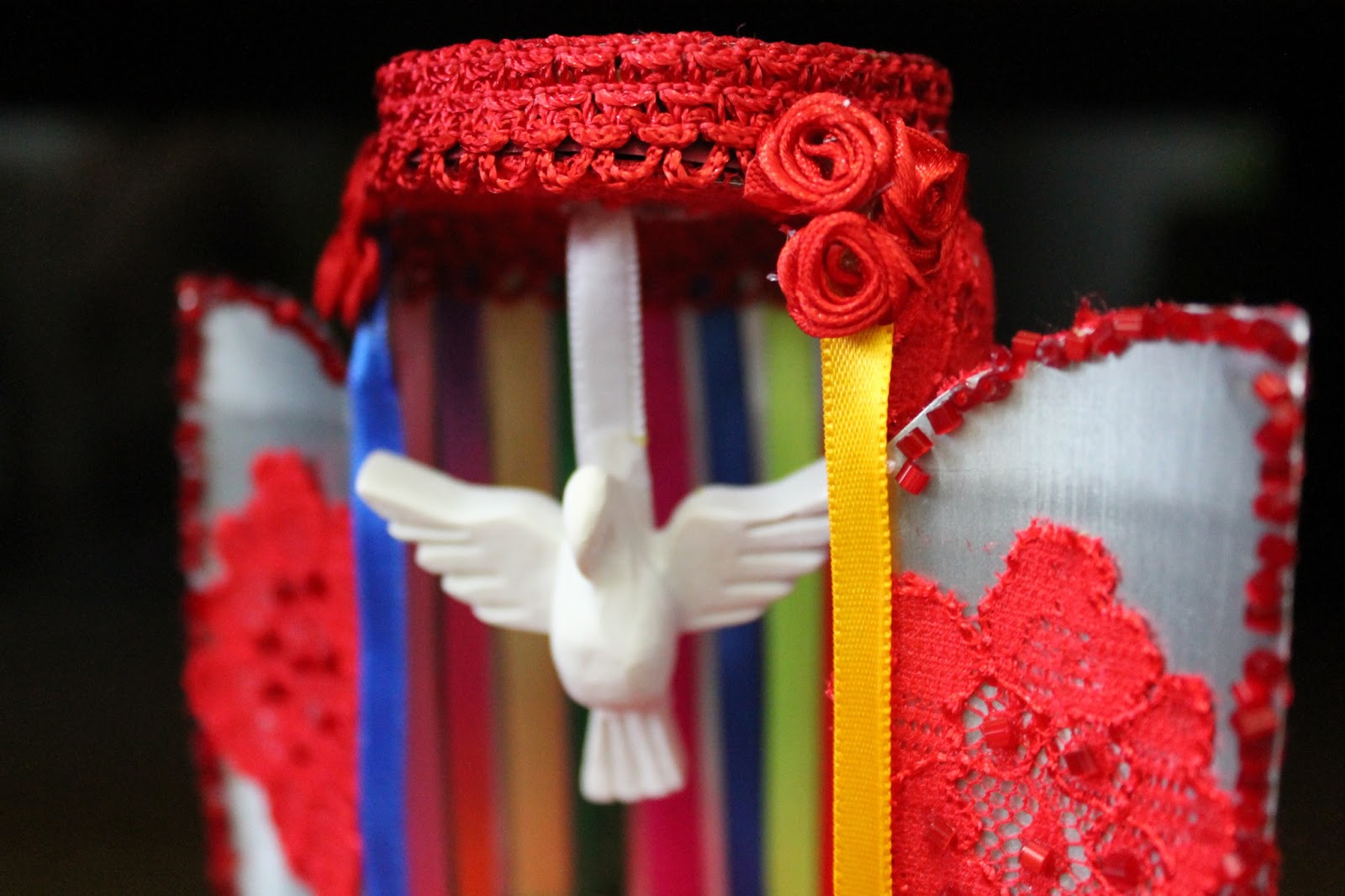 Dinorah Oliveira: Divino Espírito Santo em latinha