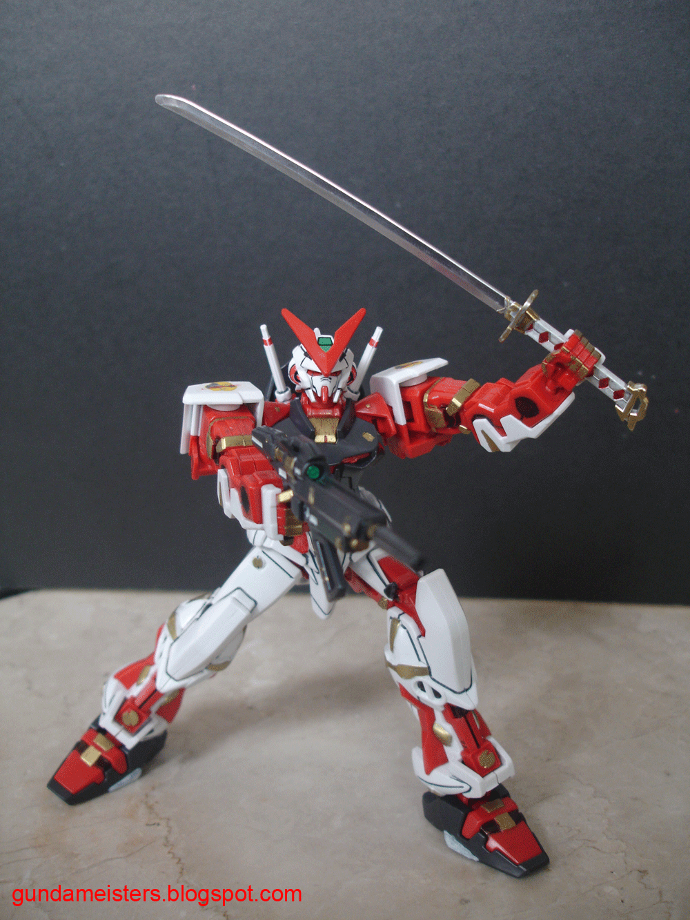 Gundam Meisters: Review: HG 1/144 - Gundam Astray Red Frame