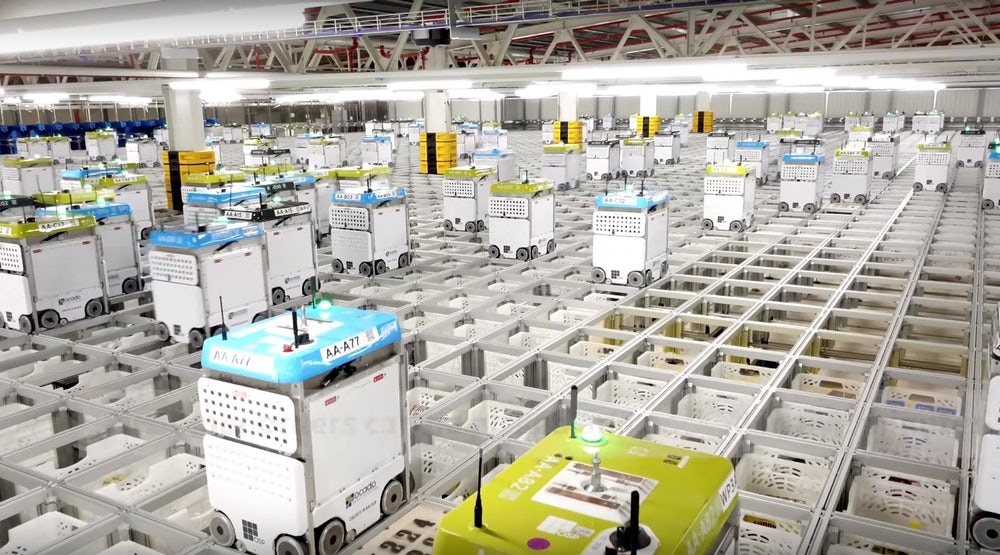 독특한 형태의 자동화 물류 시스템