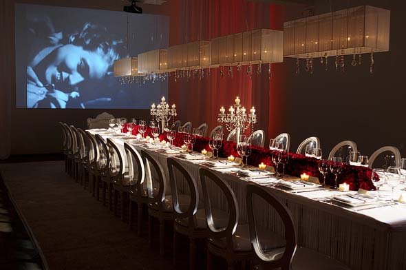 Flower Pulse: Elegant Estate Tables