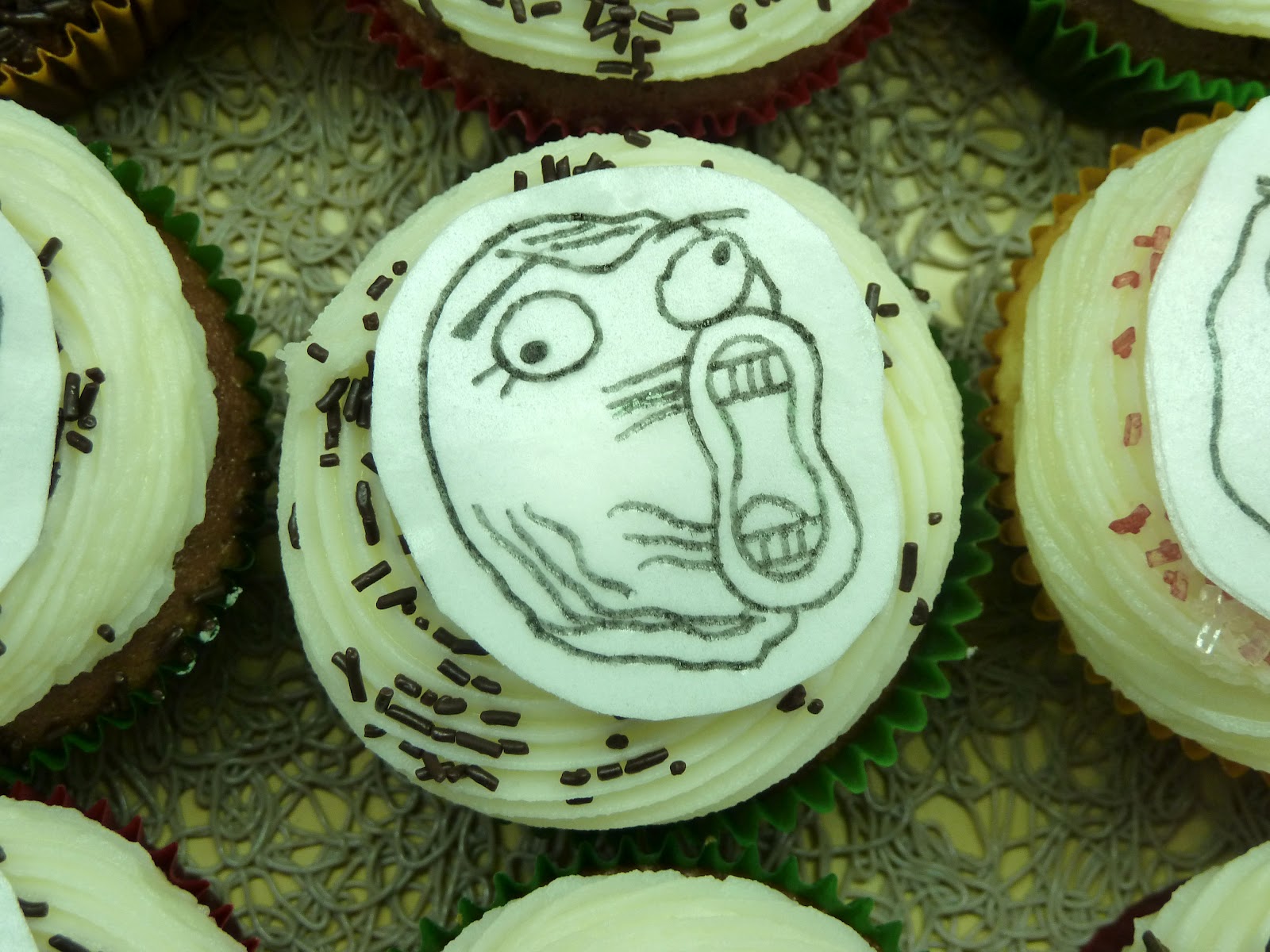 Baker Street Cupcakes: MEMES cupcake day