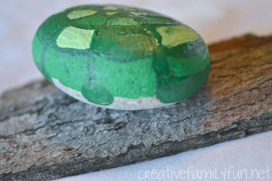 Classic Crafts ~ Painted Rock Turtles - Creative Family Fun
