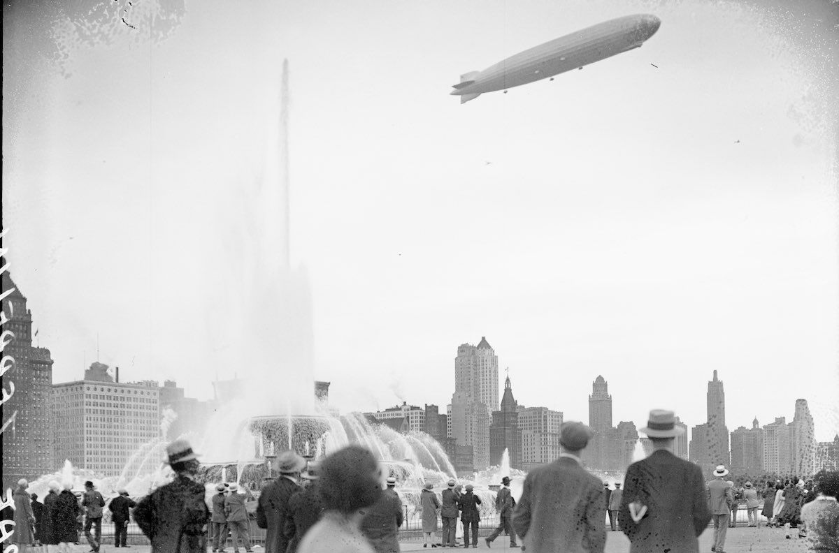 LZ 127 Graf Zeppelin Flying Over Chicago: Vintage Snaps of People ...