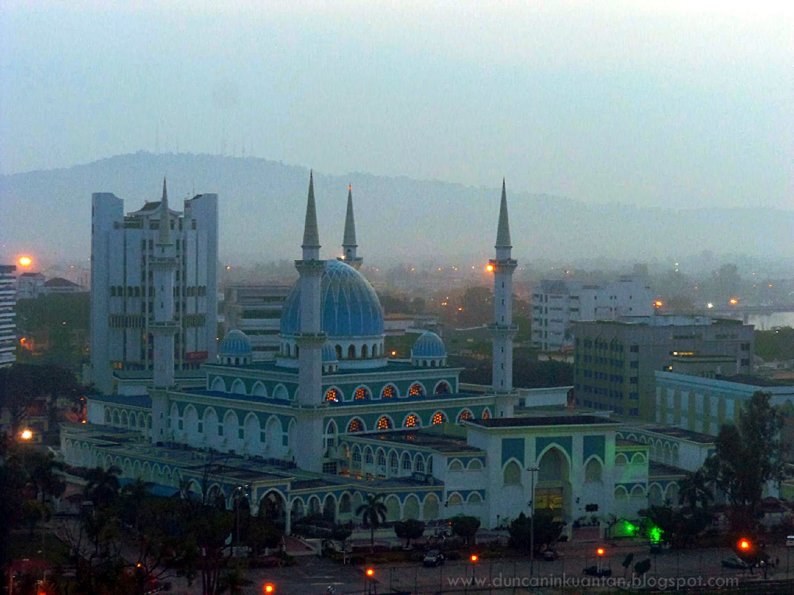 *The KUANTAN blog*: Pahang State Mosque, Kuantan at sunrise