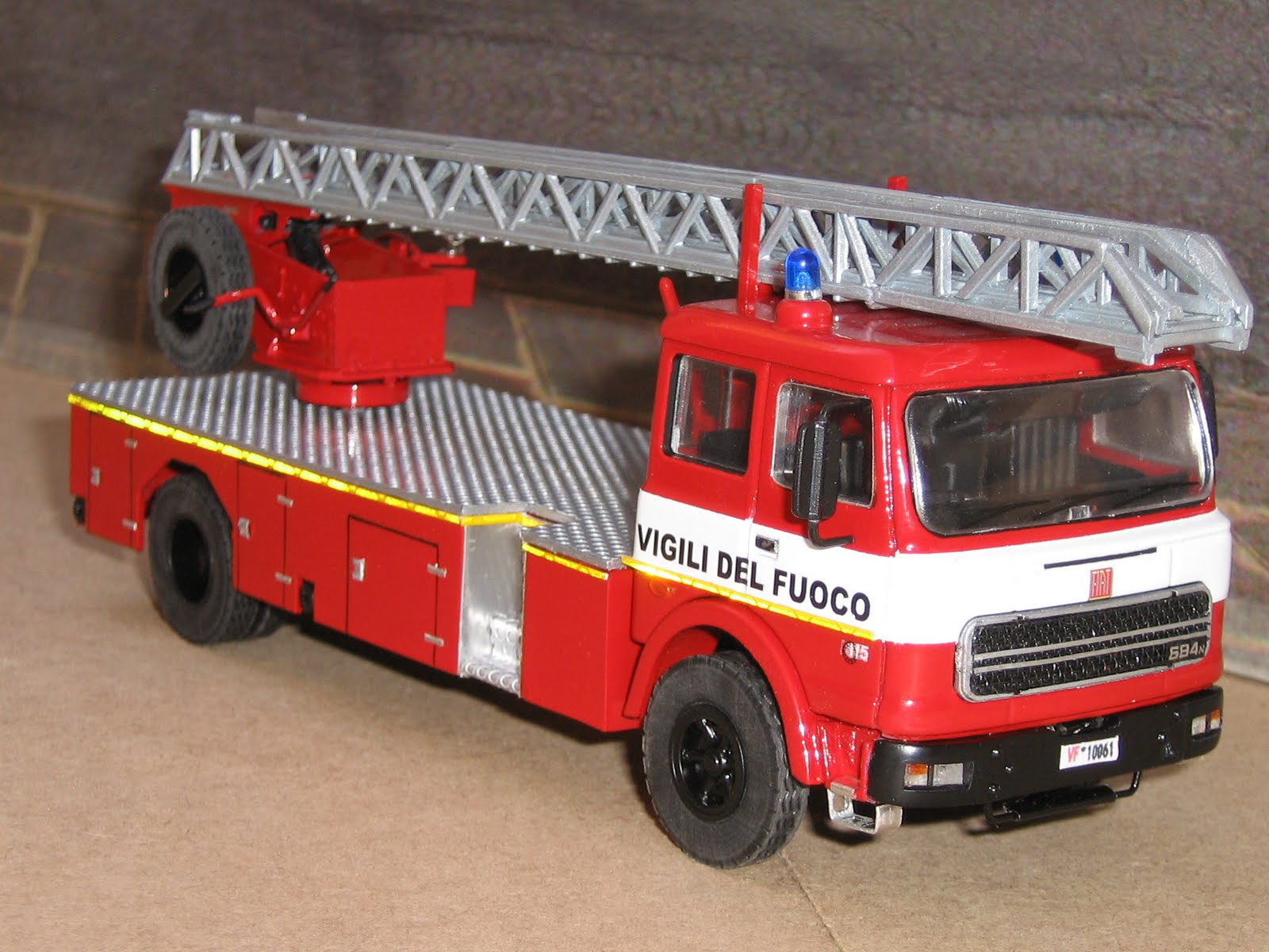 Max-Model DecalsGallery: Truckmania - Fiat 684 Vigili del Fuoco