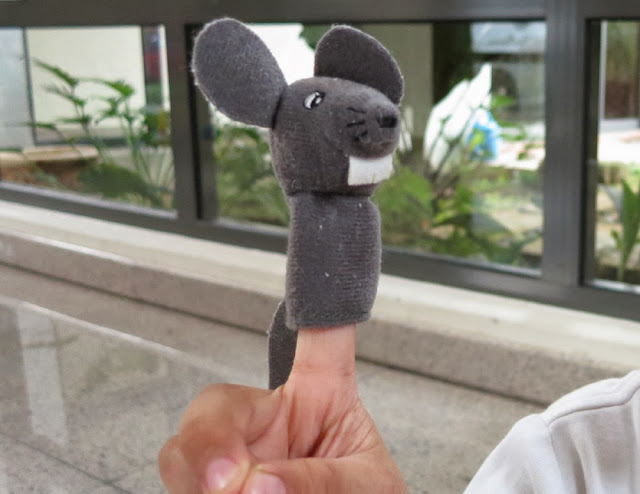 瑜玲育儿经 (Elaine Teh): Where is Thumbman? （英语童谣~歌曲+游戏~手指偶）