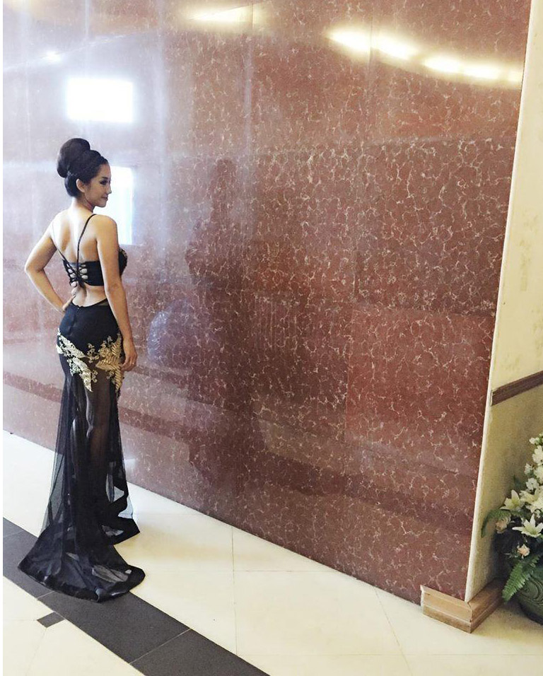 Lu Lu Aung Activities In June With Selfies Shot , Amazing Photoshoot ...