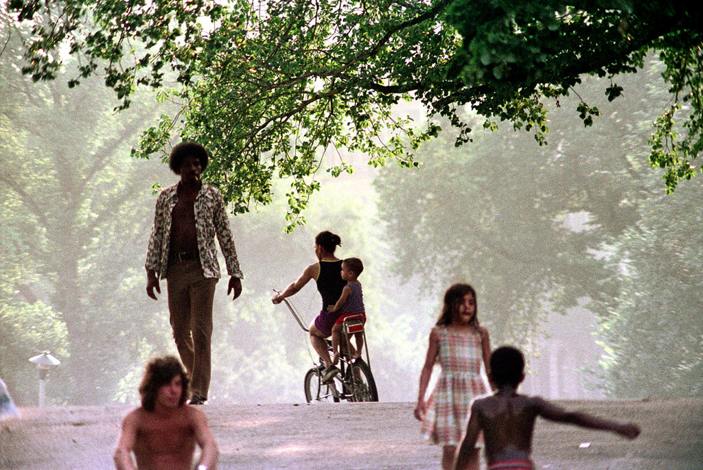 35 Color Photos That Capture Street Children in Boston During the 1970s ...