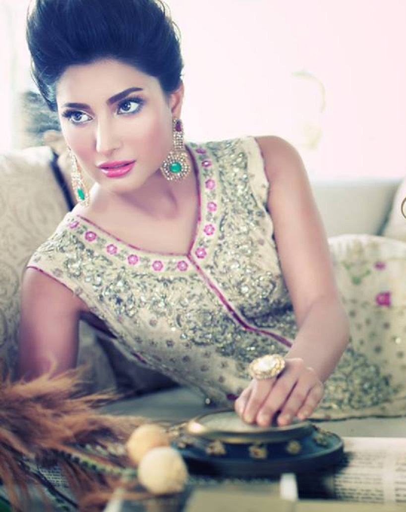free stars wallpaper: Beautiful Mehwish Hayat HD Wallpaper