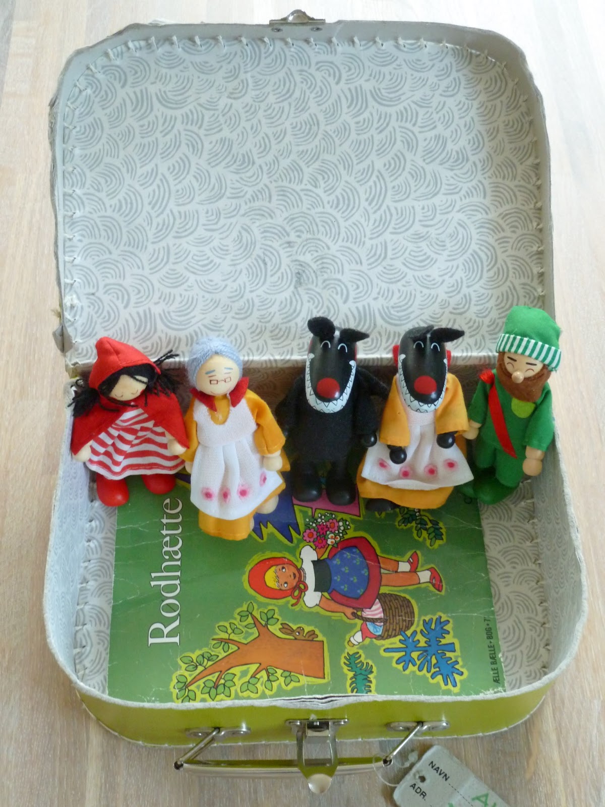 Family FECS: Montessori Activity: Story-Telling From A Suitcase