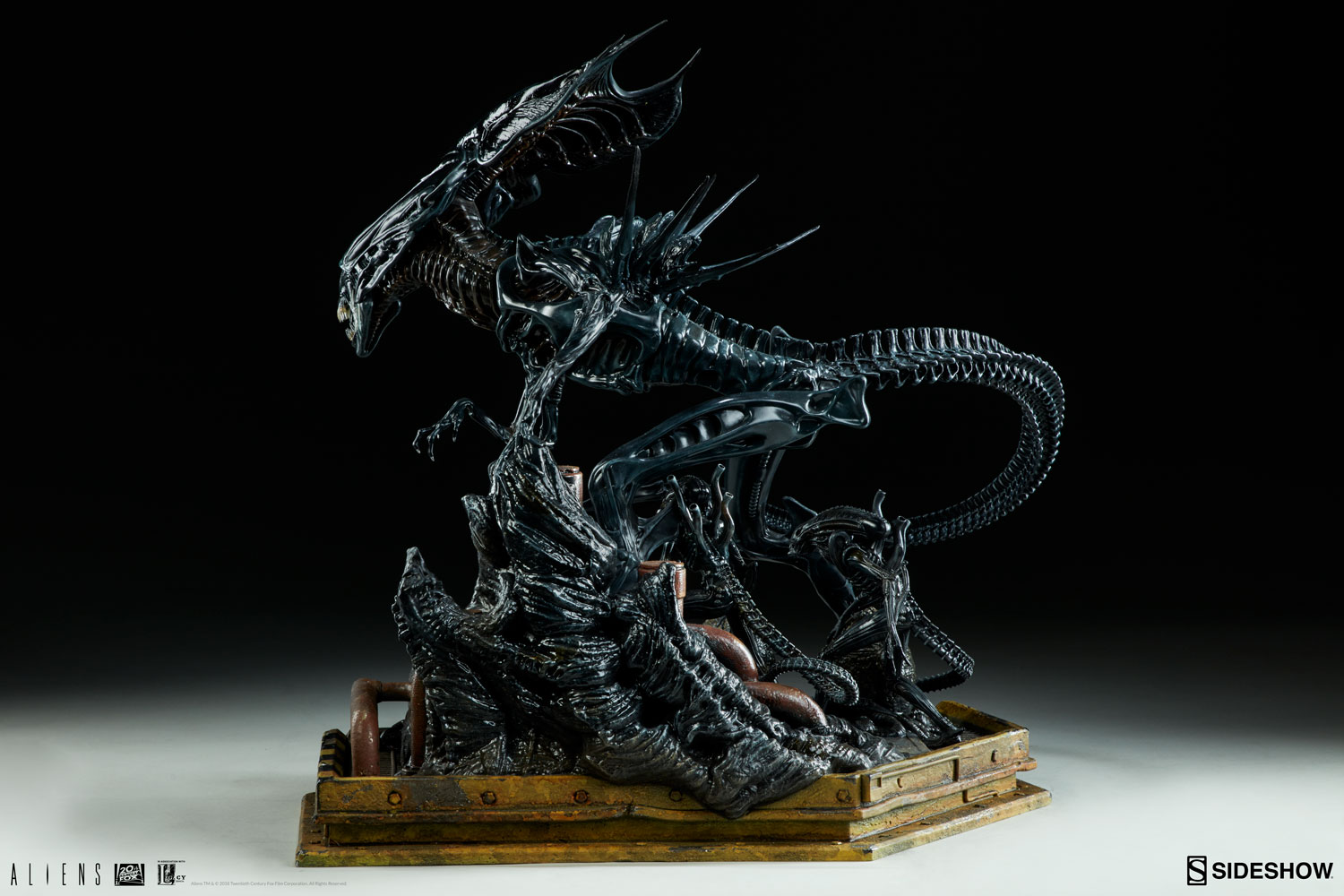 toyhaven: Sideshow Collectibles 19-inch tall Alien Queen Maquette with ...