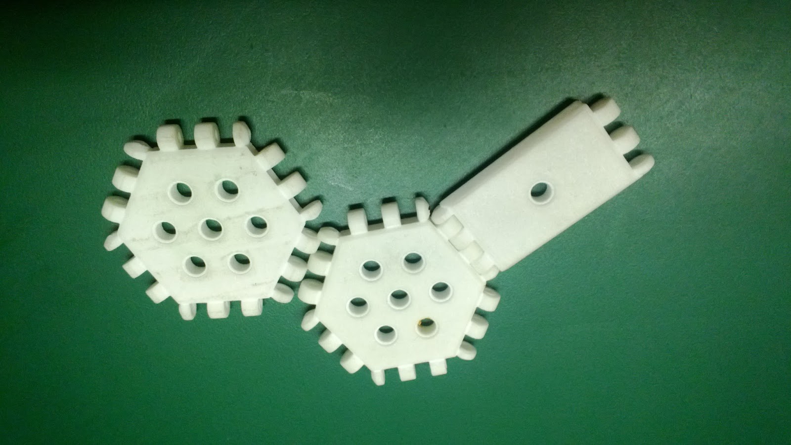 Hexaflex Applications: The Hexaflex Toy