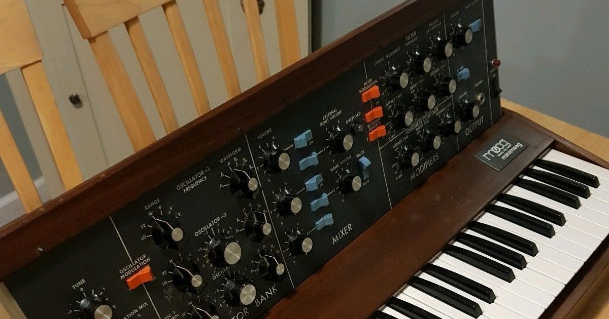 MATRIXSYNTH: Moog Minimoog D 1970s vintage Keyboard Synthesizer SN 1833