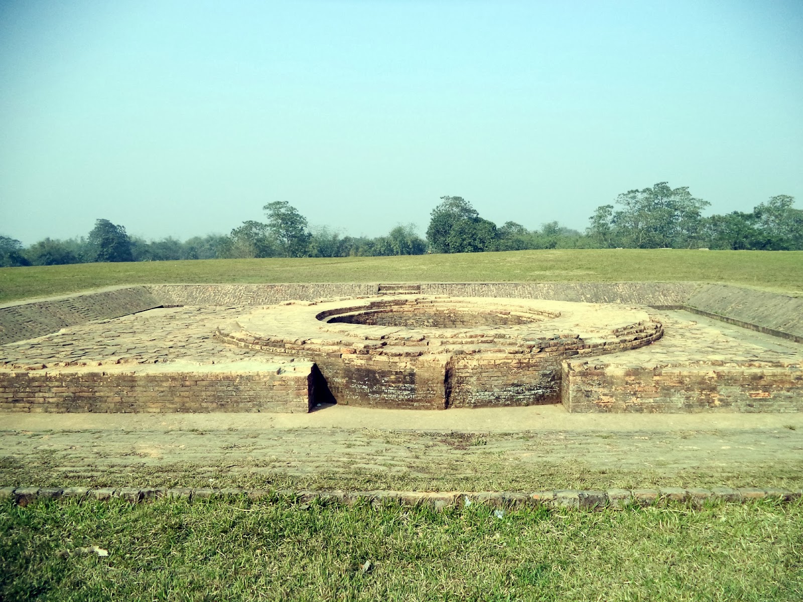Gosanimari is an Archaeological site ( Rajpat, Kamteswari Temple etc ...