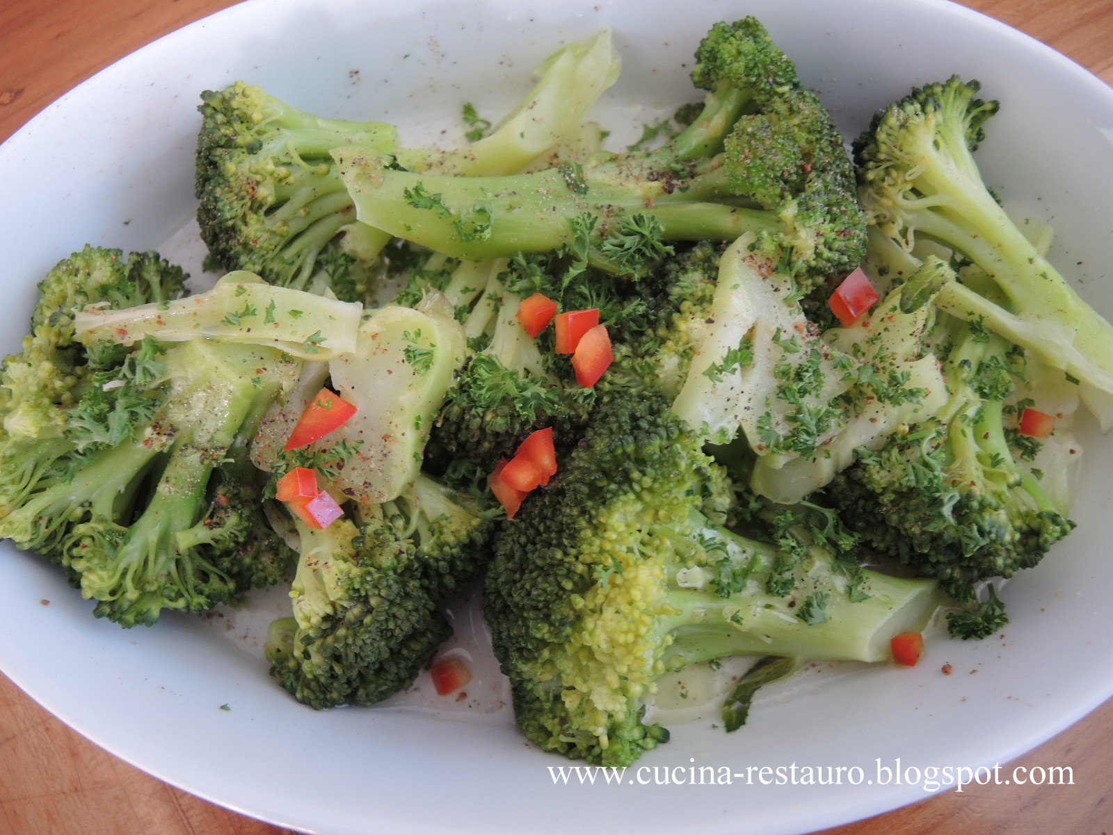 Lauwarmer Broccoli-Salat