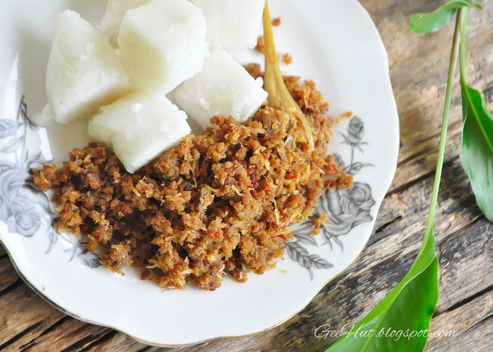 GeeHut: Nasi impit sambal ikan