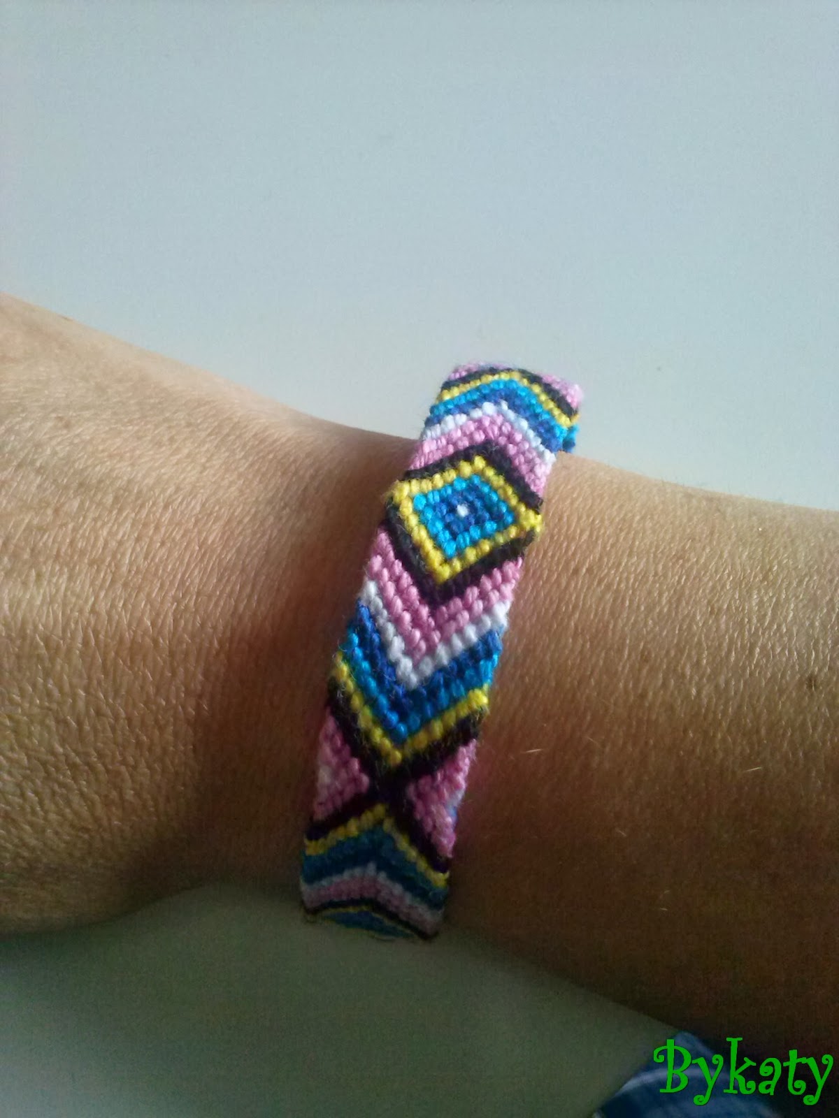 BYKATY: Pulseras tejidas