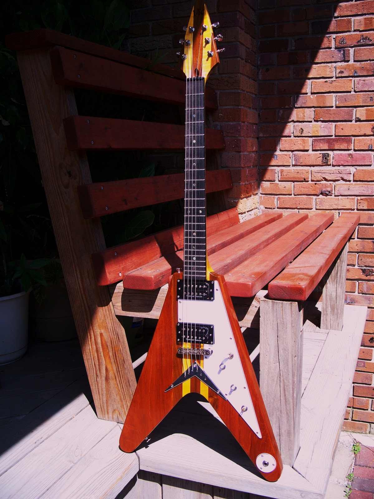 ATLANTIC COAST RECORDING: VIC HAND CRAFTED GUITARS