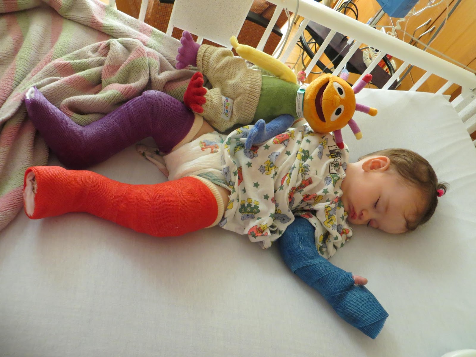 Homeschool and Light Tables: The Amazing Eebee